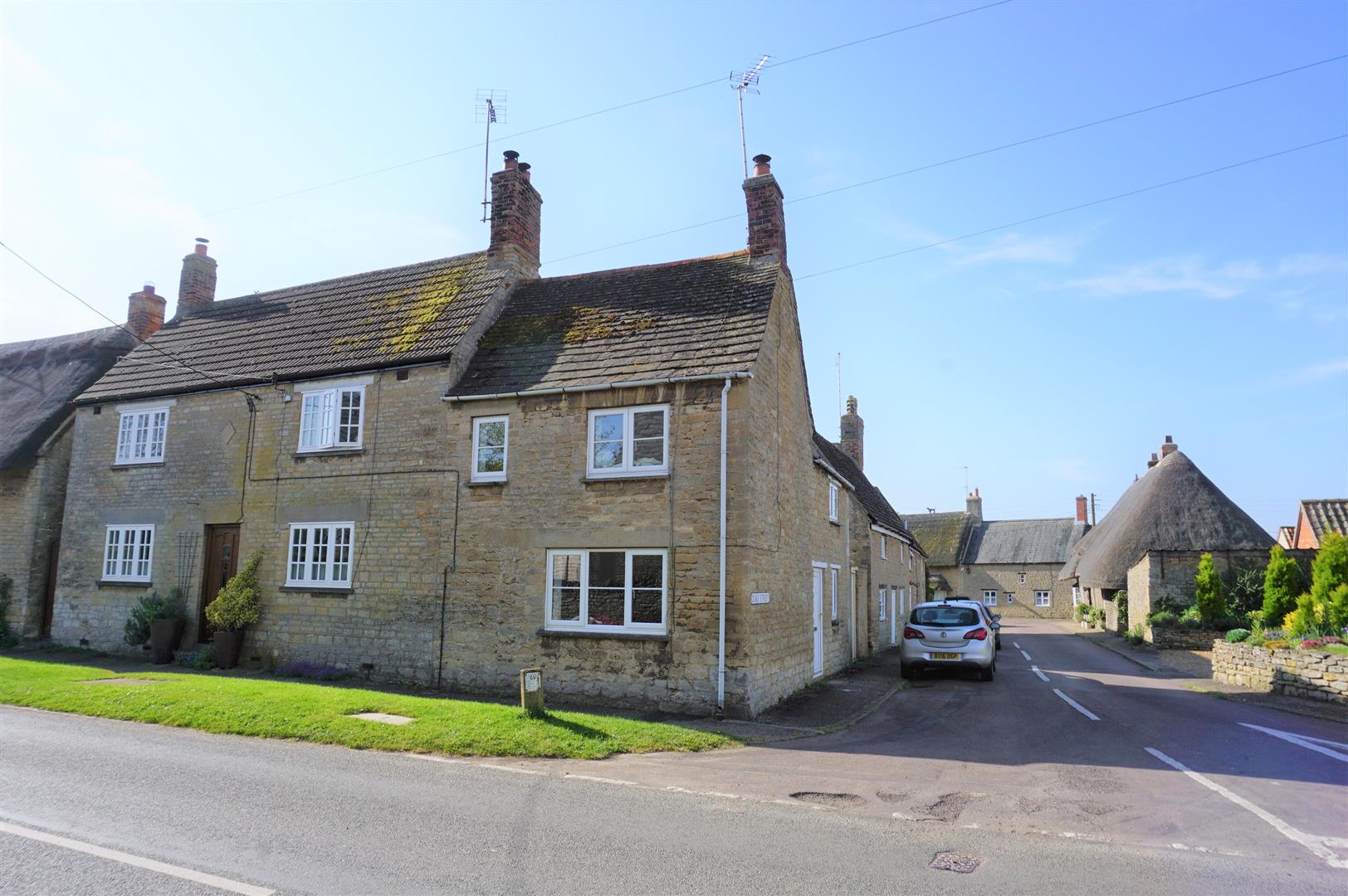 Corner Cottage Polebrook - Just Lets